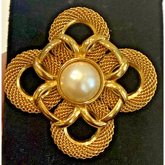 Monet | Jewelry | Vintage Monet Gold Tone Flower Brooch Pin W Faux ...
